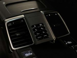 Melns Porsche Panamera 2014 Viļņa, ar dzinēja tilpumu 3.00 L un nobraukumu 97 tūkst. km par 29990 €, foto 36 vietnē AUTOMOTO.COM.LV