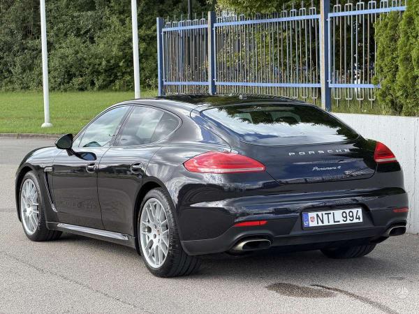 Black Porsche Panamera 2014 in Vilnius, with an engine capacity of 3.61 L and mileage of 176 thousand km for 20000 €, photo 2 on AUTOMOTO.COM.LV