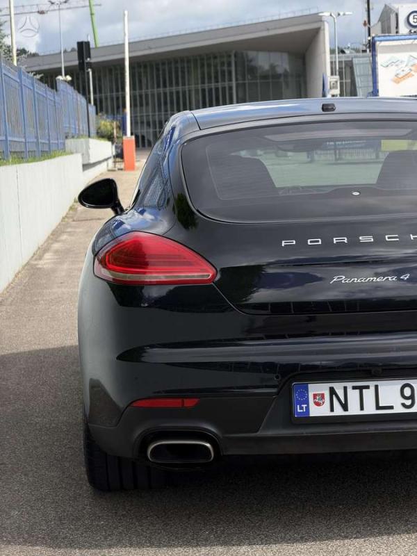 Black Porsche Panamera 2014 in Vilnius, with an engine capacity of 3.61 L and mileage of 176 thousand km for 20000 €, photo 4 on AUTOMOTO.COM.LV