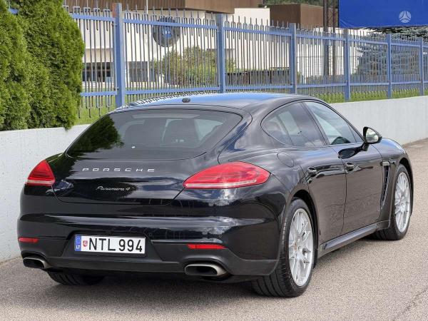 Black Porsche Panamera 2014 in Vilnius, with an engine capacity of 3.61 L and mileage of 176 thousand km for 20000 €, photo 5 on AUTOMOTO.COM.LV