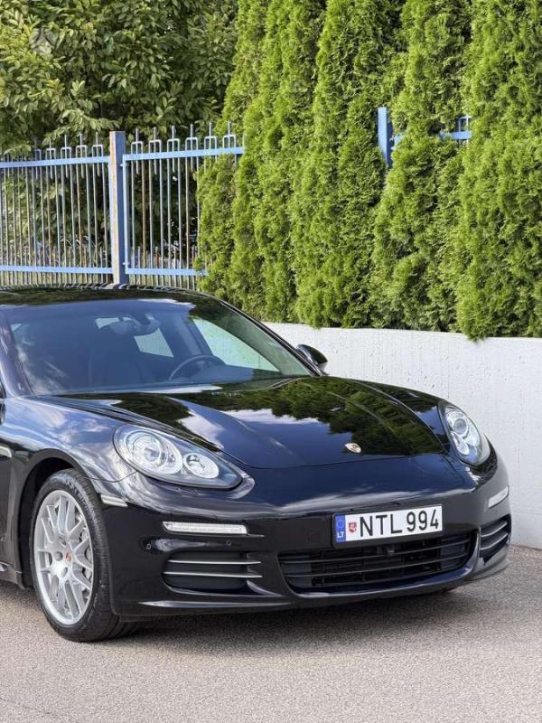 Black Porsche Panamera 2014 in Vilnius, with an engine capacity of 3.61 L and mileage of 176 thousand km for 20000 €, photo 8 on AUTOMOTO.COM.LV