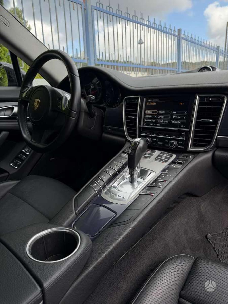 Melns Porsche Panamera 2014 Viļņa, ar dzinēja tilpumu 3.61 L un nobraukumu 176 tūkst. km par 20000 €, foto 12 vietnē AUTOMOTO.COM.LV