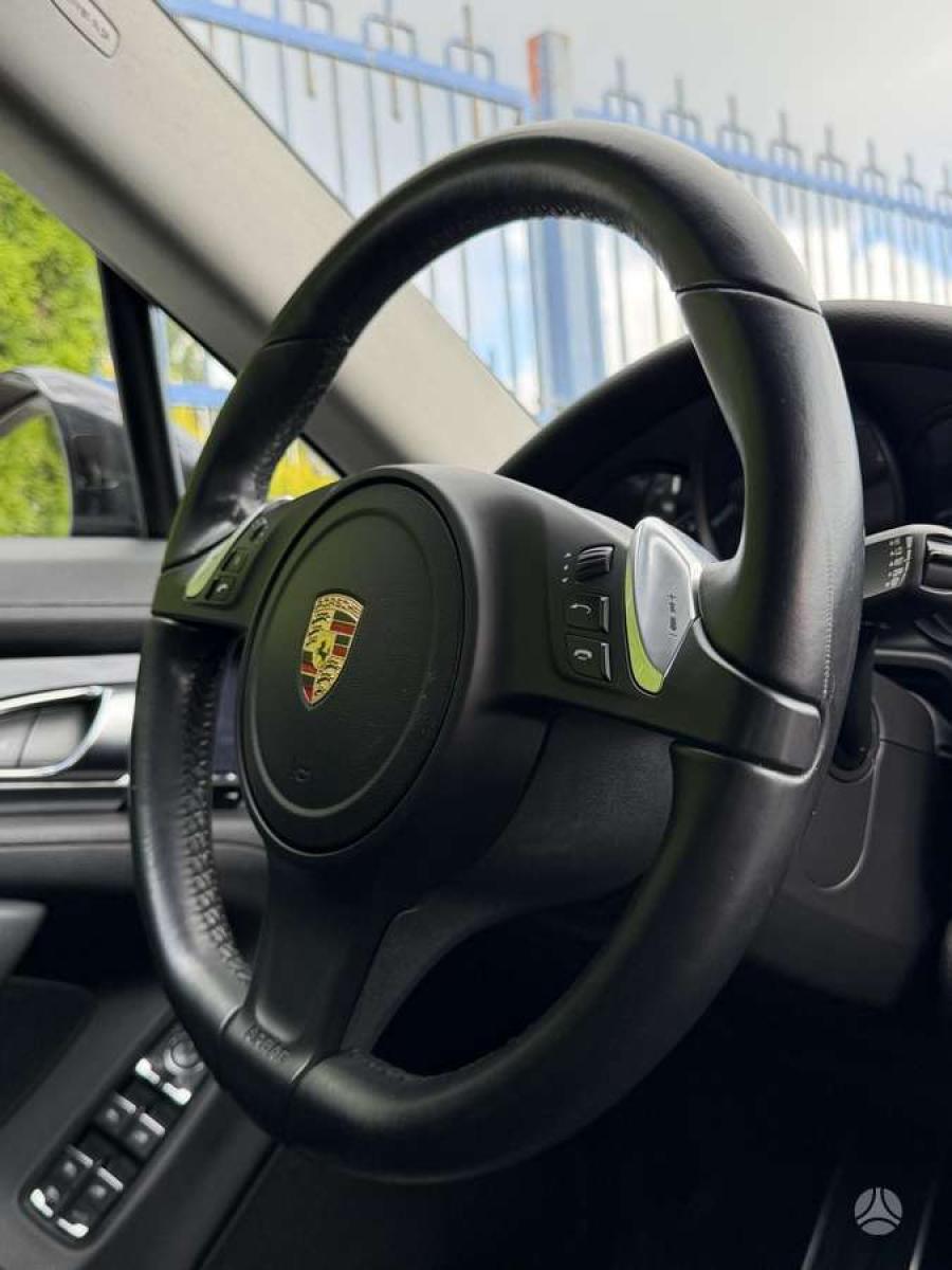 Melns Porsche Panamera 2014 Viļņa, ar dzinēja tilpumu 3.61 L un nobraukumu 176 tūkst. km par 20000 €, foto 14 vietnē AUTOMOTO.COM.LV