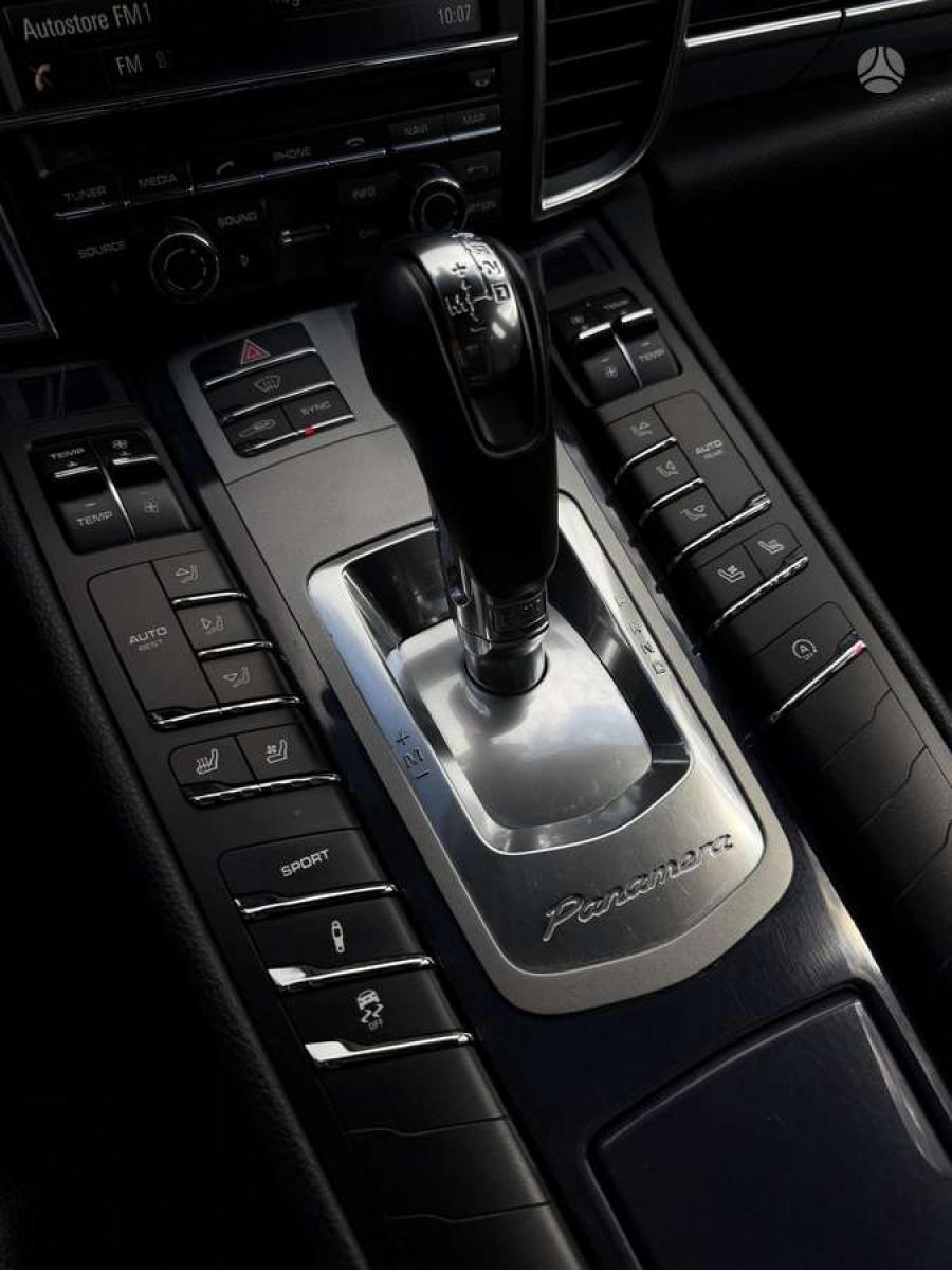 Melns Porsche Panamera 2014 Viļņa, ar dzinēja tilpumu 3.61 L un nobraukumu 176 tūkst. km par 20000 €, foto 16 vietnē AUTOMOTO.COM.LV