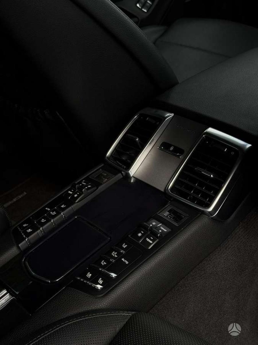Melns Porsche Panamera 2014 Viļņa, ar dzinēja tilpumu 3.61 L un nobraukumu 176 tūkst. km par 20000 €, foto 18 vietnē AUTOMOTO.COM.LV