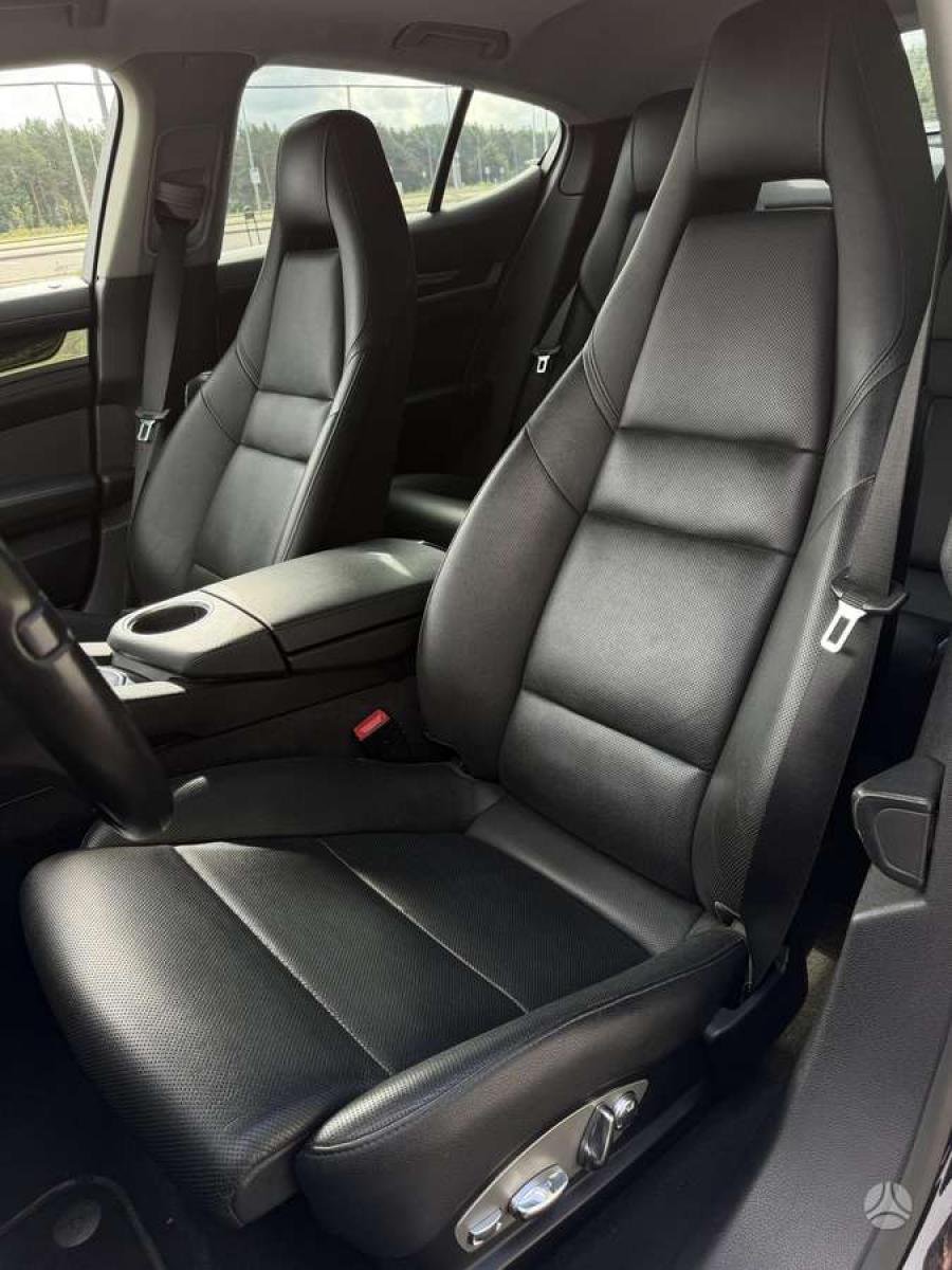 Melns Porsche Panamera 2014 Viļņa, ar dzinēja tilpumu 3.61 L un nobraukumu 176 tūkst. km par 20000 €, foto 26 vietnē AUTOMOTO.COM.LV