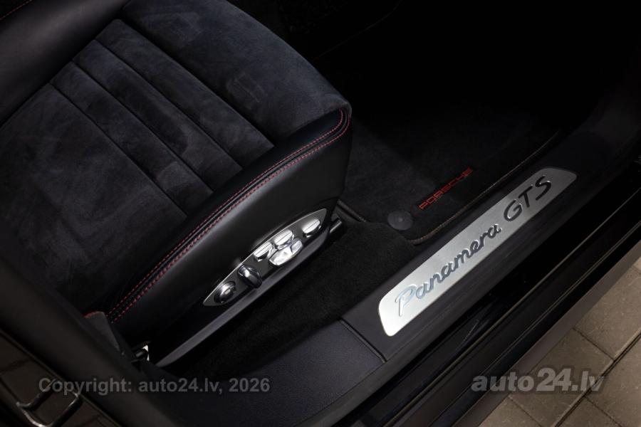 Melns Porsche Panamera 2015 Tartu, ar dzinēja tilpumu 4.81 L un nobraukumu 51 tūkst. km par 43900 €, foto 14 vietnē AUTOMOTO.COM.LV