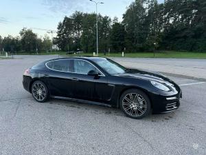 Black Porsche Panamera 2015 in Vilnius, with an engine capacity of 3.00 L and mileage of 106 thousand km for 18500 €, photo 3 on AUTOMOTO.COM.LV