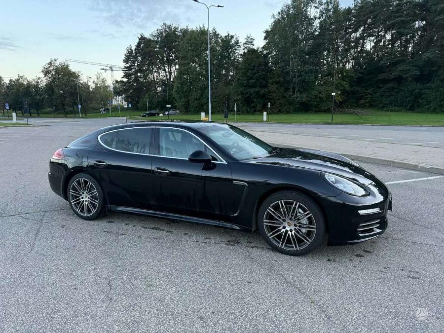 Black Porsche Panamera 2015 in Vilnius, with an engine capacity of 3.00 L and mileage of 106 thousand km for 18500 €, photo 3 on AUTOMOTO.COM.LV