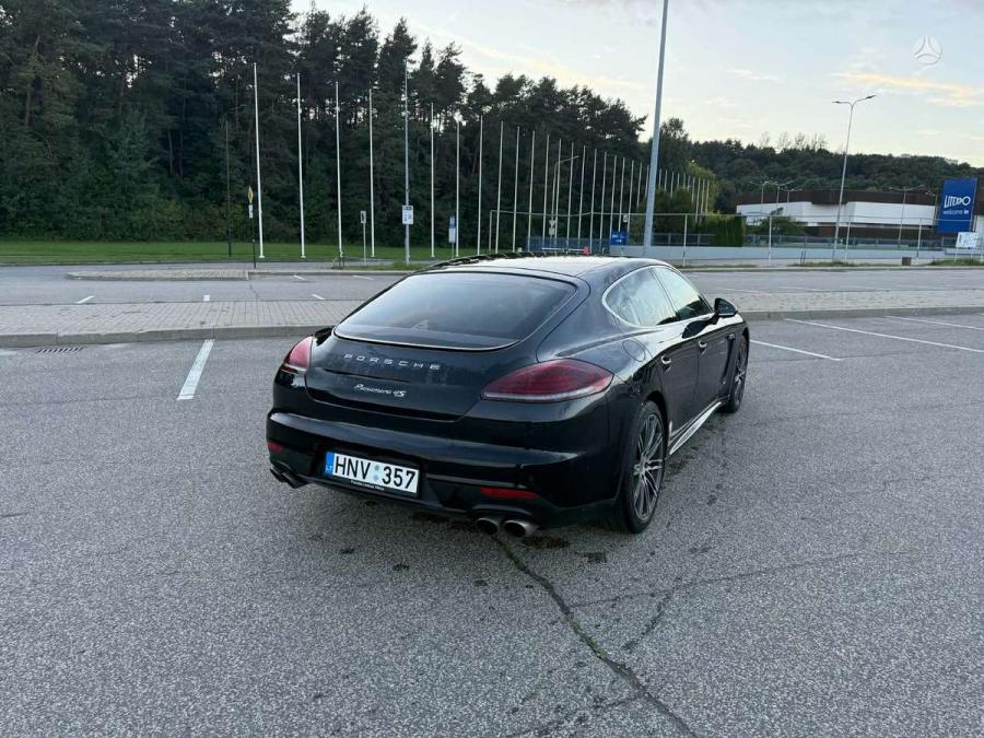 Black Porsche Panamera 2015 in Vilnius, with an engine capacity of 3.00 L and mileage of 106 thousand km for 18500 €, photo 5 on AUTOMOTO.COM.LV