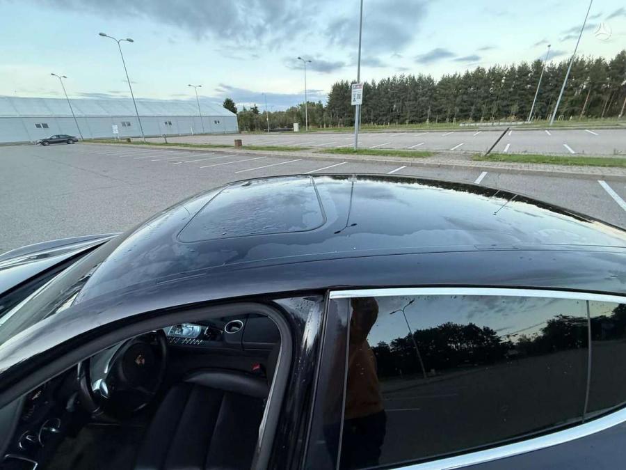 Black Porsche Panamera 2015 in Vilnius, with an engine capacity of 3.00 L and mileage of 106 thousand km for 18500 €, photo 7 on AUTOMOTO.COM.LV