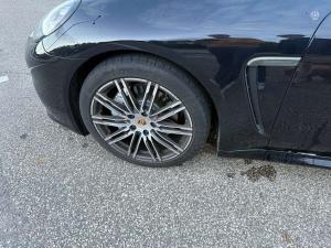 Black Porsche Panamera 2015 in Vilnius, with an engine capacity of 3.00 L and mileage of 106 thousand km for 18500 €, photo 8 on AUTOMOTO.COM.LV