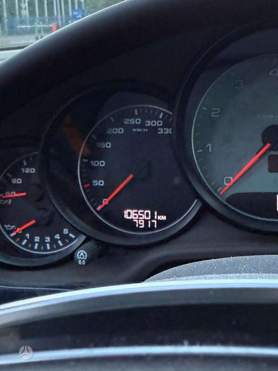 Black Porsche Panamera 2015 in Vilnius, with an engine capacity of 3.00 L and mileage of 106 thousand km for 18500 €, photo 9 on AUTOMOTO.COM.LV
