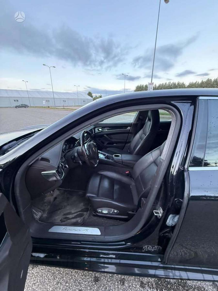 Black Porsche Panamera 2015 in Vilnius, with an engine capacity of 3.00 L and mileage of 106 thousand km for 18500 €, photo 10 on AUTOMOTO.COM.LV