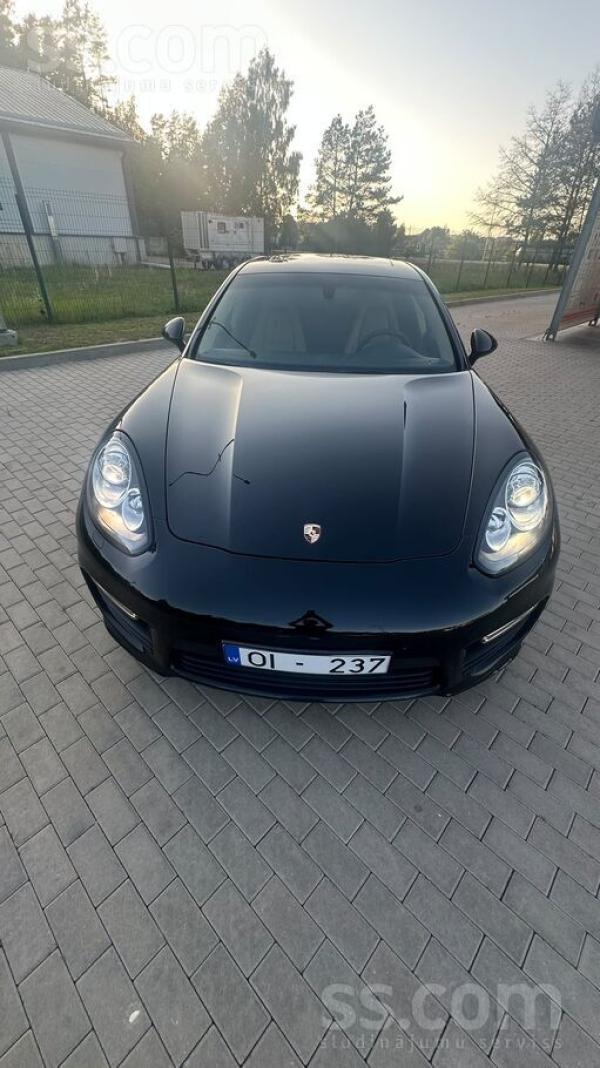 Porsche Panamera 2016 in Daugavpils on AUTOMOTO.COM.LV Black Porsche Panamera 2016 in Daugavpils, with an engine capacity of 3.60 L and mileage of 81 thousand km for 27500 €, photo 1 on AUTOMOTO.COM.LV