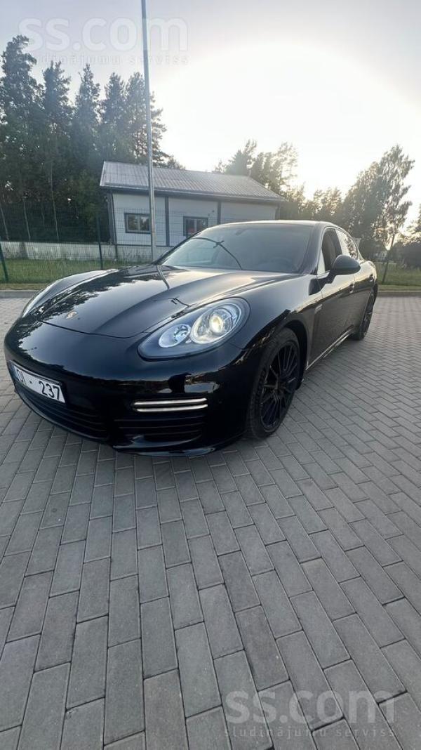 Porsche Panamera 2016 in Daugavpils on AUTOMOTO.COM.LV Black Porsche Panamera 2016 in Daugavpils, with an engine capacity of 3.60 L and mileage of 81 thousand km for 27500 €, photo 3 on AUTOMOTO.COM.LV