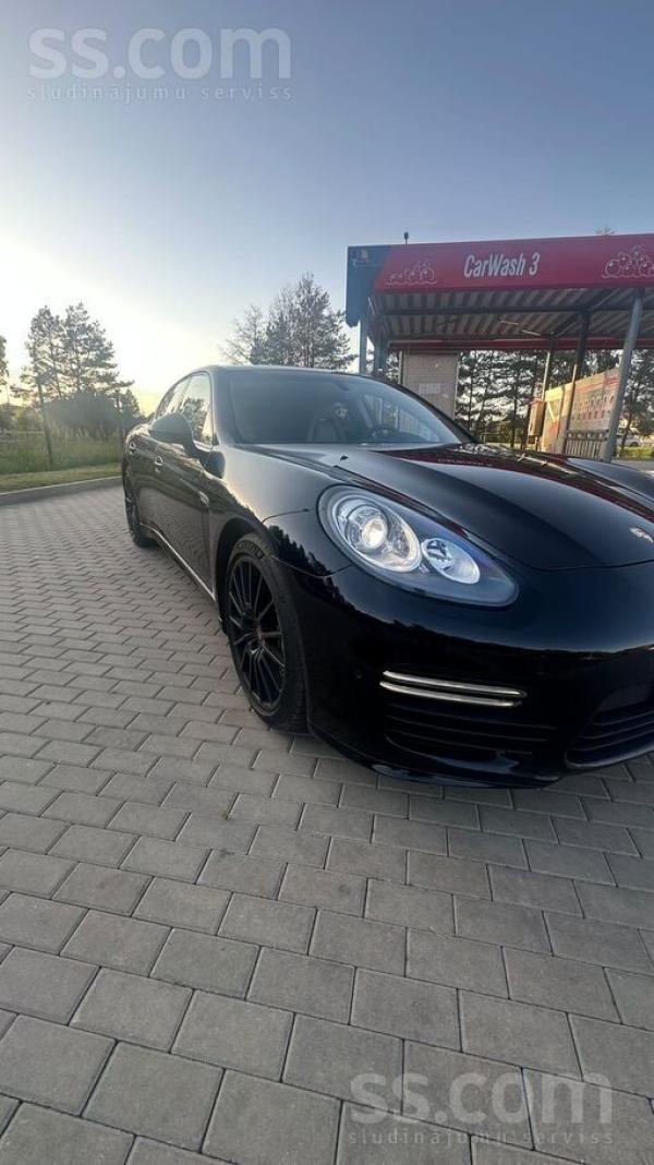Porsche Panamera 2016 in Daugavpils on AUTOMOTO.COM.LV Black Porsche Panamera 2016 in Daugavpils, with an engine capacity of 3.60 L and mileage of 81 thousand km for 27500 €, photo 4 on AUTOMOTO.COM.LV