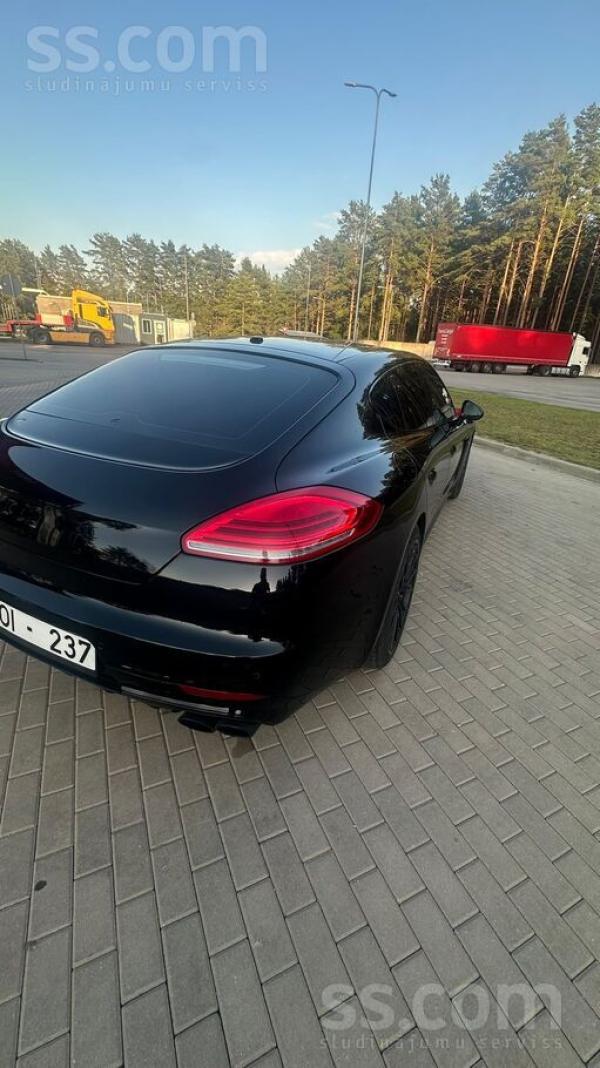 Porsche Panamera 2016 in Daugavpils on AUTOMOTO.COM.LV Black Porsche Panamera 2016 in Daugavpils, with an engine capacity of 3.60 L and mileage of 81 thousand km for 27500 €, photo 6 on AUTOMOTO.COM.LV