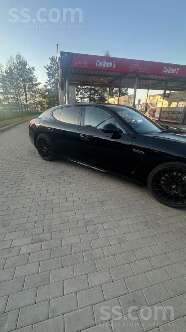 Porsche Panamera 2016 in Daugavpils on AUTOMOTO.COM.LV Black Porsche Panamera 2016 in Daugavpils, with an engine capacity of 3.60 L and mileage of 81 thousand km for 27500 €, photo 8 on AUTOMOTO.COM.LV