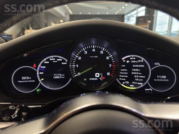 Black Porsche Panamera 2017 in Riga, with an engine capacity of 2.90 L and mileage of 72 thousand km for 52900 €, photo 6 on AUTOMOTO.COM.LV
