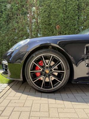 Black Porsche Panamera 2017 in Kaunas, with an engine capacity of 2.89 L and mileage of 179 thousand km for 41650 €, photo 8 on AUTOMOTO.COM.LV