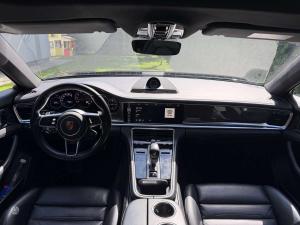 Black Porsche Panamera 2017 in Kaunas, with an engine capacity of 2.89 L and mileage of 179 thousand km for 41650 €, photo 11 on AUTOMOTO.COM.LV