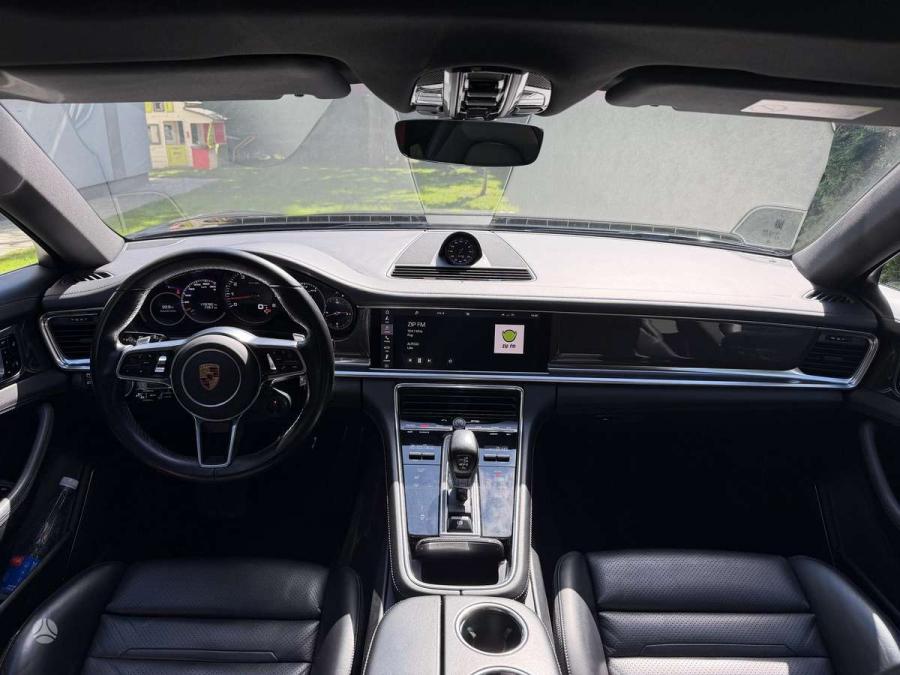 Black Porsche Panamera 2017 in Kaunas, with an engine capacity of 2.89 L and mileage of 179 thousand km for 41650 €, photo 11 on AUTOMOTO.COM.LV