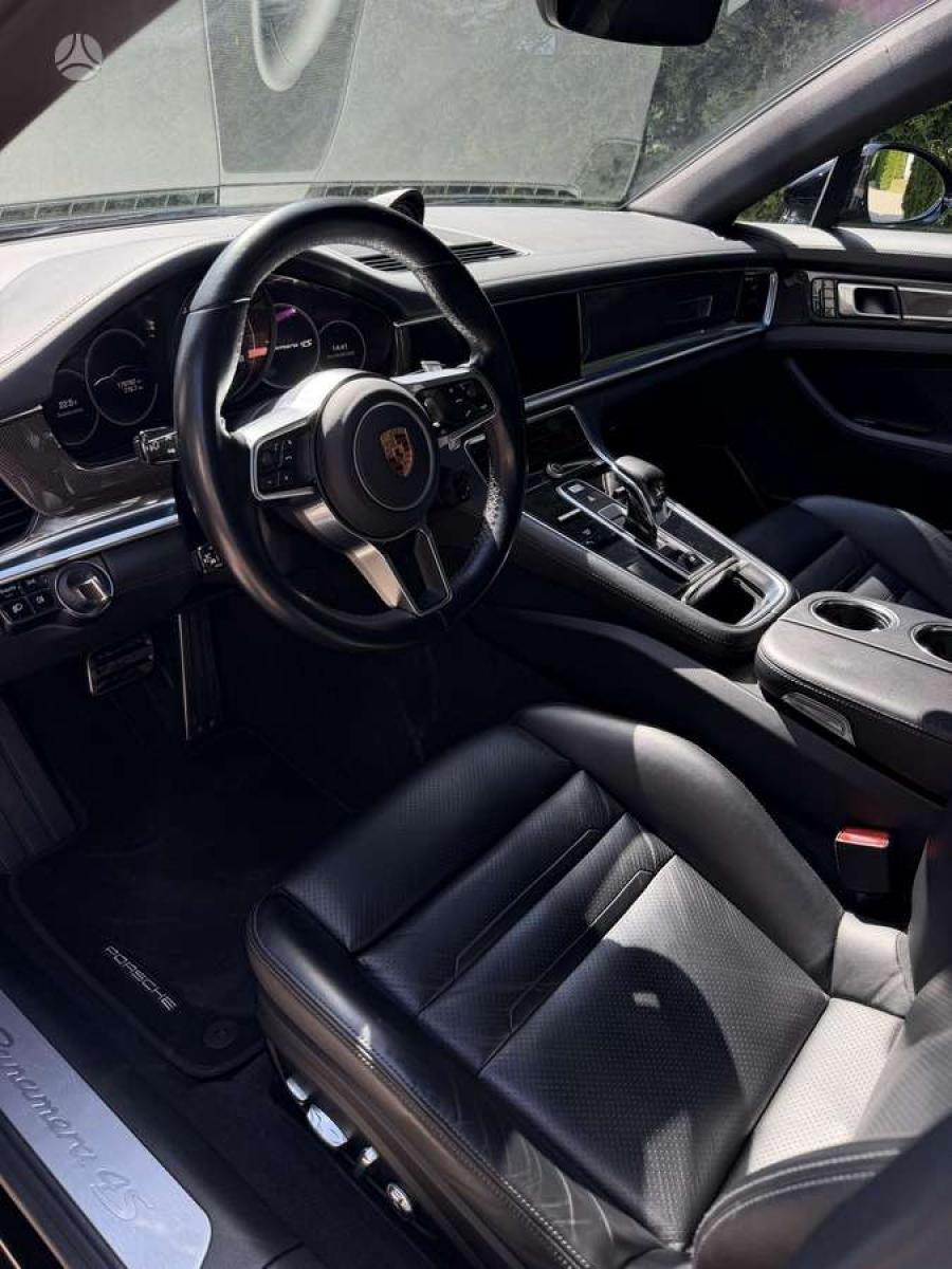 Black Porsche Panamera 2017 in Kaunas, with an engine capacity of 2.89 L and mileage of 179 thousand km for 41650 €, photo 12 on AUTOMOTO.COM.LV