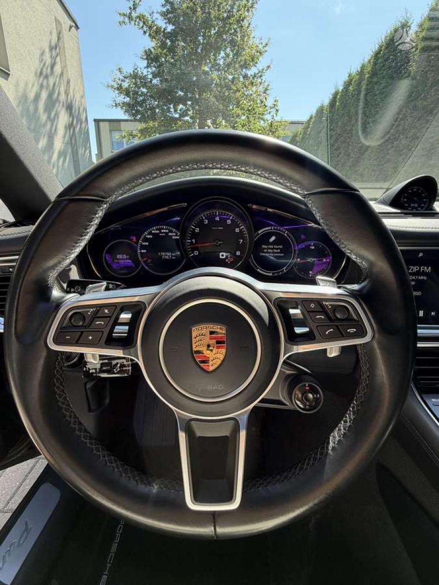 Black Porsche Panamera 2017 in Kaunas, with an engine capacity of 2.89 L and mileage of 179 thousand km for 41650 €, photo 14 on AUTOMOTO.COM.LV