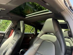 Black Porsche Panamera 2017 in Kaunas, with an engine capacity of 2.89 L and mileage of 179 thousand km for 41650 €, photo 15 on AUTOMOTO.COM.LV