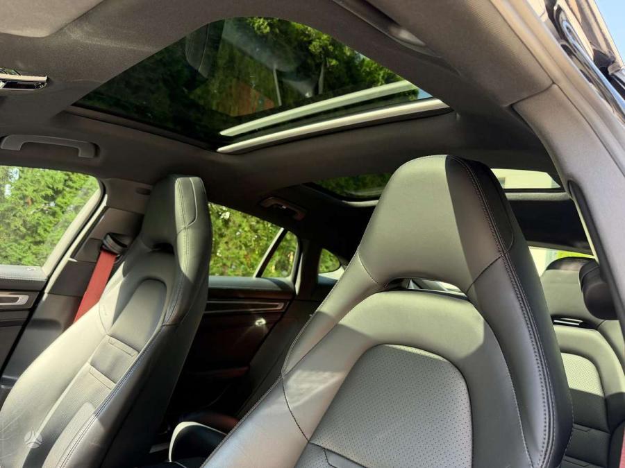 Black Porsche Panamera 2017 in Kaunas, with an engine capacity of 2.89 L and mileage of 179 thousand km for 41650 €, photo 15 on AUTOMOTO.COM.LV