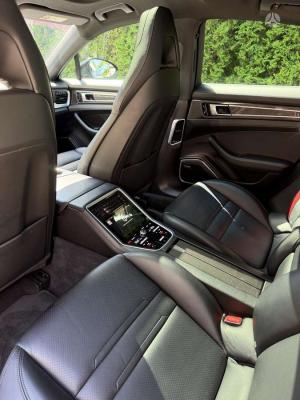 Black Porsche Panamera 2017 in Kaunas, with an engine capacity of 2.89 L and mileage of 179 thousand km for 41650 €, photo 17 on AUTOMOTO.COM.LV