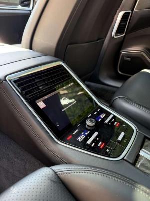 Black Porsche Panamera 2017 in Kaunas, with an engine capacity of 2.89 L and mileage of 179 thousand km for 41650 €, photo 18 on AUTOMOTO.COM.LV