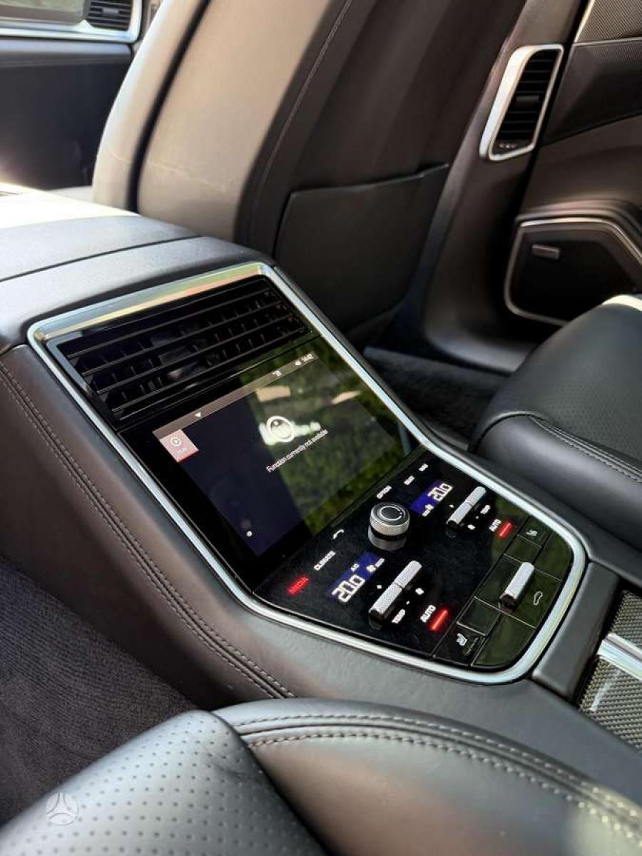 Black Porsche Panamera 2017 in Kaunas, with an engine capacity of 2.89 L and mileage of 179 thousand km for 41650 €, photo 18 on AUTOMOTO.COM.LV