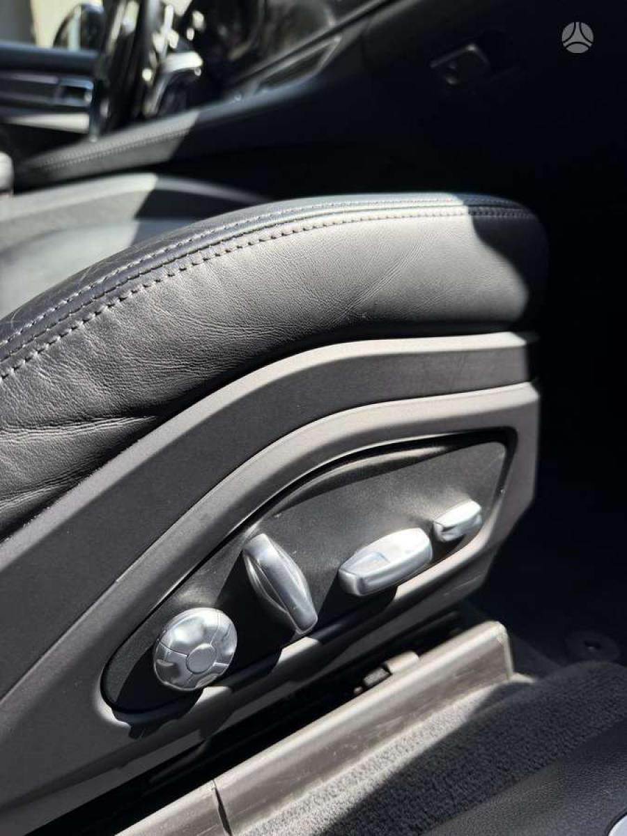 Black Porsche Panamera 2017 in Kaunas, with an engine capacity of 2.89 L and mileage of 179 thousand km for 41650 €, photo 19 on AUTOMOTO.COM.LV