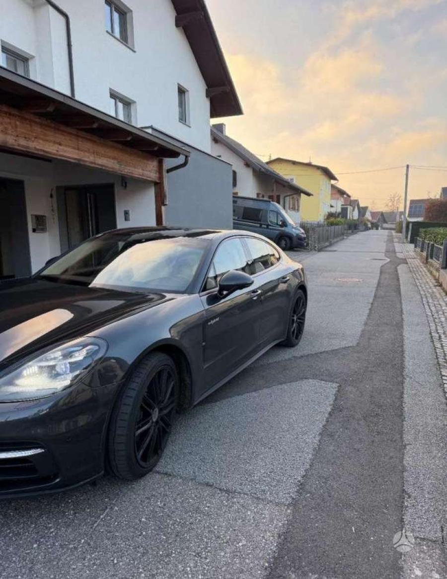 Melns Porsche Panamera 2018 Marijampole, ar dzinēja tilpumu 2.90 L un nobraukumu 193 tūkst. km par 41950 €, foto 2 vietnē AUTOMOTO.COM.LV