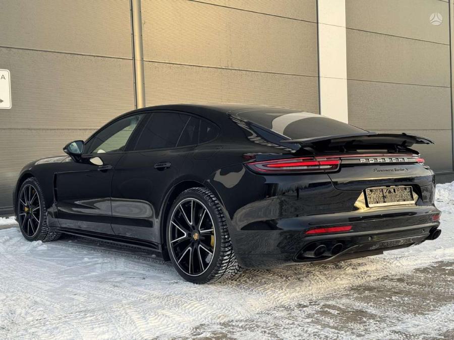 Black Porsche Panamera 2018 in Vilnius, with an engine capacity of 4.00 L and mileage of 64 thousand km for 66500 €, photo 5 on AUTOMOTO.COM.LV