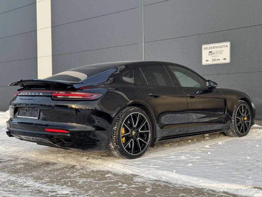 Black Porsche Panamera 2018 in Vilnius, with an engine capacity of 4.00 L and mileage of 64 thousand km for 66500 €, photo 6 on AUTOMOTO.COM.LV