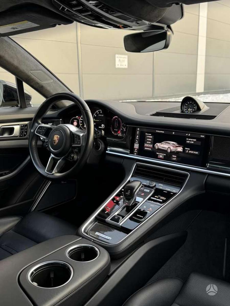Black Porsche Panamera 2018 in Vilnius, with an engine capacity of 4.00 L and mileage of 64 thousand km for 66500 €, photo 19 on AUTOMOTO.COM.LV