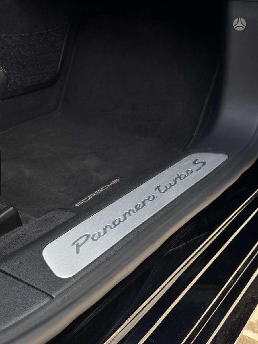 Black Porsche Panamera 2018 in Vilnius, with an engine capacity of 4.00 L and mileage of 64 thousand km for 66500 €, photo 40 on AUTOMOTO.COM.LV