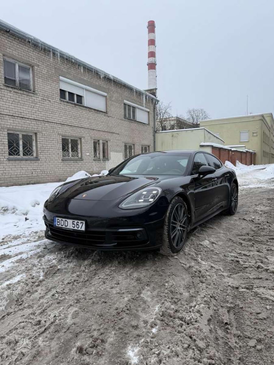 Black Porsche Panamera 2018 in Klaipeda, with an engine capacity of 2.89 L and mileage of 136 thousand km for 58500 €, photo 2 on AUTOMOTO.COM.LV