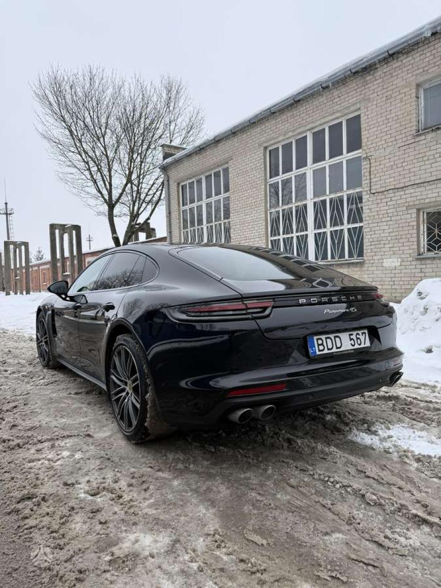 Black Porsche Panamera 2018 in Klaipeda, with an engine capacity of 2.89 L and mileage of 136 thousand km for 58500 €, photo 4 on AUTOMOTO.COM.LV