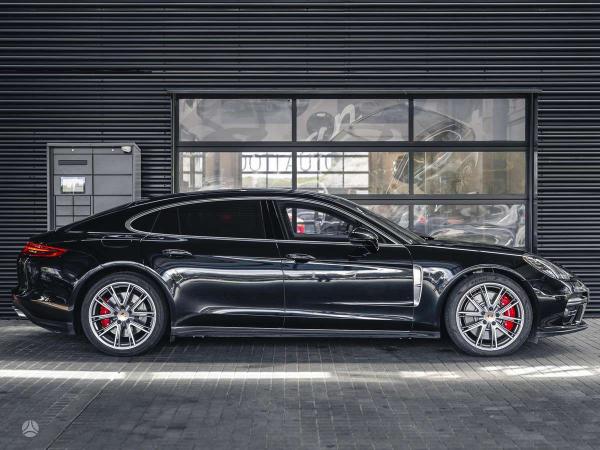 Black Porsche Panamera 2018 in Vilnius, with an engine capacity of 4.00 L and mileage of 40 thousand km for 79911 €, photo 6 on AUTOMOTO.COM.LV