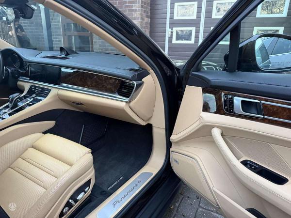 Black Porsche Panamera 2018 in Vilnius, with an engine capacity of 3.00 L and mileage of 92 thousand km for 39888 €, photo 8 on AUTOMOTO.COM.LV