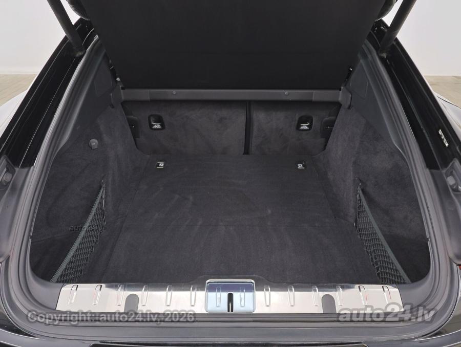 Black Porsche Panamera 2020 in Tallinn, with an engine capacity of 2.90 L and mileage of 100 thousand km for 56000 €, photo 15 on AUTOMOTO.COM.LV