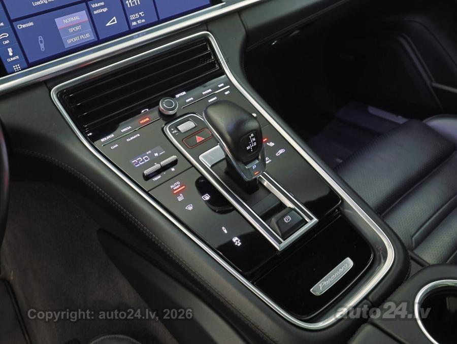 Black Porsche Panamera 2020 in Tallinn, with an engine capacity of 2.90 L and mileage of 100 thousand km for 56000 €, photo 19 on AUTOMOTO.COM.LV