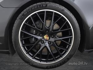 Black Porsche Panamera 2020 in Tallinn, with an engine capacity of 2.90 L and mileage of 100 thousand km for 56000 €, photo 22 on AUTOMOTO.COM.LV