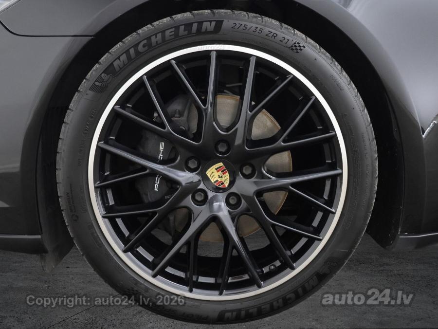 Black Porsche Panamera 2020 in Tallinn, with an engine capacity of 2.90 L and mileage of 100 thousand km for 56000 €, photo 22 on AUTOMOTO.COM.LV