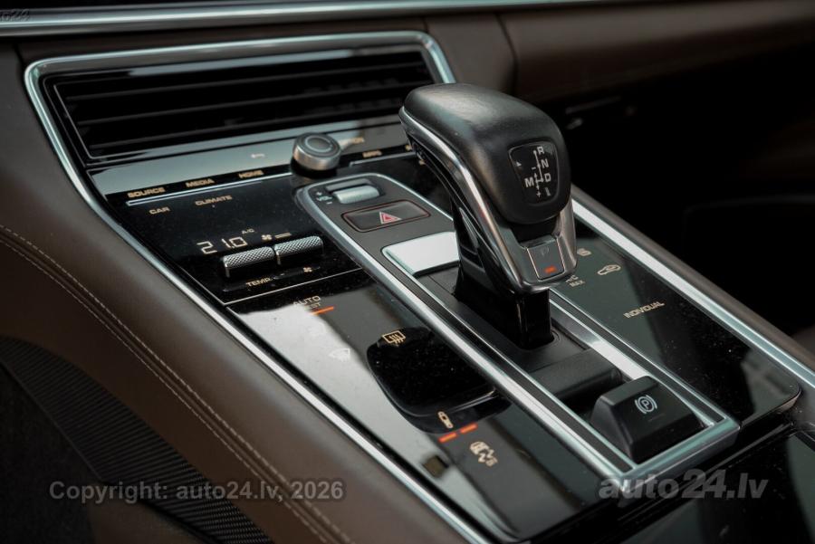Black Porsche Panamera 2021 in Tallinn, with an engine capacity of 2.90 L and mileage of 62 thousand km for 75900 €, photo 15 on AUTOMOTO.COM.LV