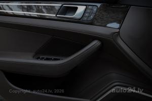 Black Porsche Panamera 2021 in Tallinn, with an engine capacity of 2.90 L and mileage of 62 thousand km for 75900 €, photo 26 on AUTOMOTO.COM.LV
